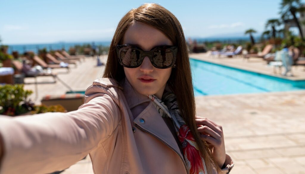 Inventando Anna: conheça a história verdadeira da golpista